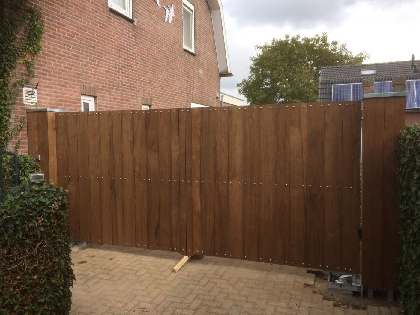 Houten poort specialist J vd Mortel Hekwerken & Poorten